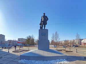 М.В. Ломоносов (Archangel Region, Koryazhma, Lomonosovskiy park), anıt, heykel  Koriajma'dan