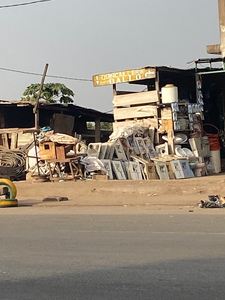 ATM'ler Quincallerie Ballo, Bouake, foto