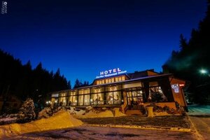 Lacu Rosu (Lacu Roșu), otel  Harghita'dan