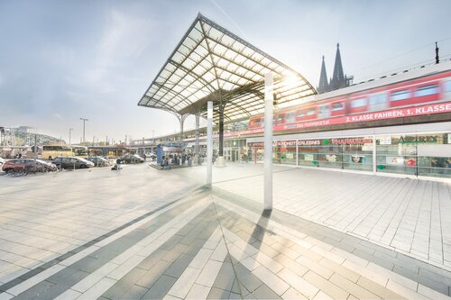 Eczaneler Apotheke im Hauptbahnhof, Köln, foto