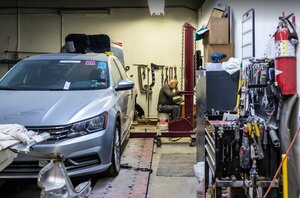 Collision Guys (Michigan, Eaton County, Lansing), otomobil servisi  Lansing'den