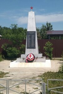 Обелиск воинам-землякам, погибшим в годы Великой Отечественной войны (Sovetskaya ulitsa No:14, posyolok Tridtsaty), anıt, heykel  Samarskaya oblastından