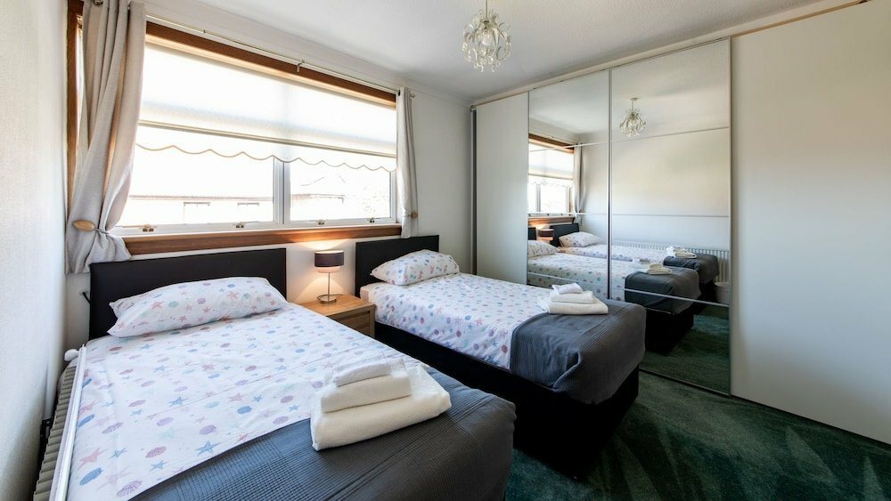 Otel Empty2occupied Family Home in Craigour Terrace With Driveway & Garden, Edinburgh, foto