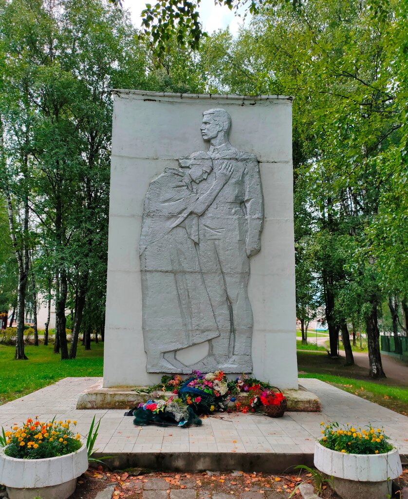 Anıt, heykel Стела Скорбящей матери, Kostromskaya oblastı, foto