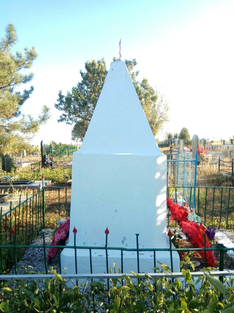 Anıt, heykel Неизвестный солдат, Kırım Cumhuriyeti, foto