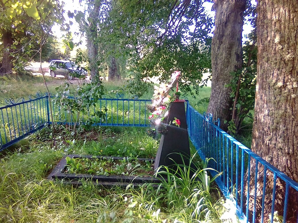 Anıt, heykel Братская могила, Smolenskaya oblastı, foto