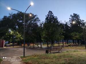 парк Молодёжный (Autonomous Republic of Crimea, Dzhankoyskiy rayon, Izumrudnovskiy selskiy sovet, selo Kalinovka, ulitsa 40 let Pobedy VOV), kültür ve eğlence parkları  Kırım Cumhuriyeti'nden