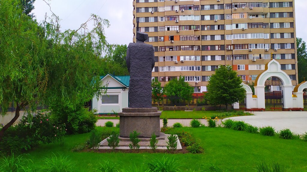 Anıt, heykel Подполковник П.И. Диомидий, Tolyatti (Togliatti), foto