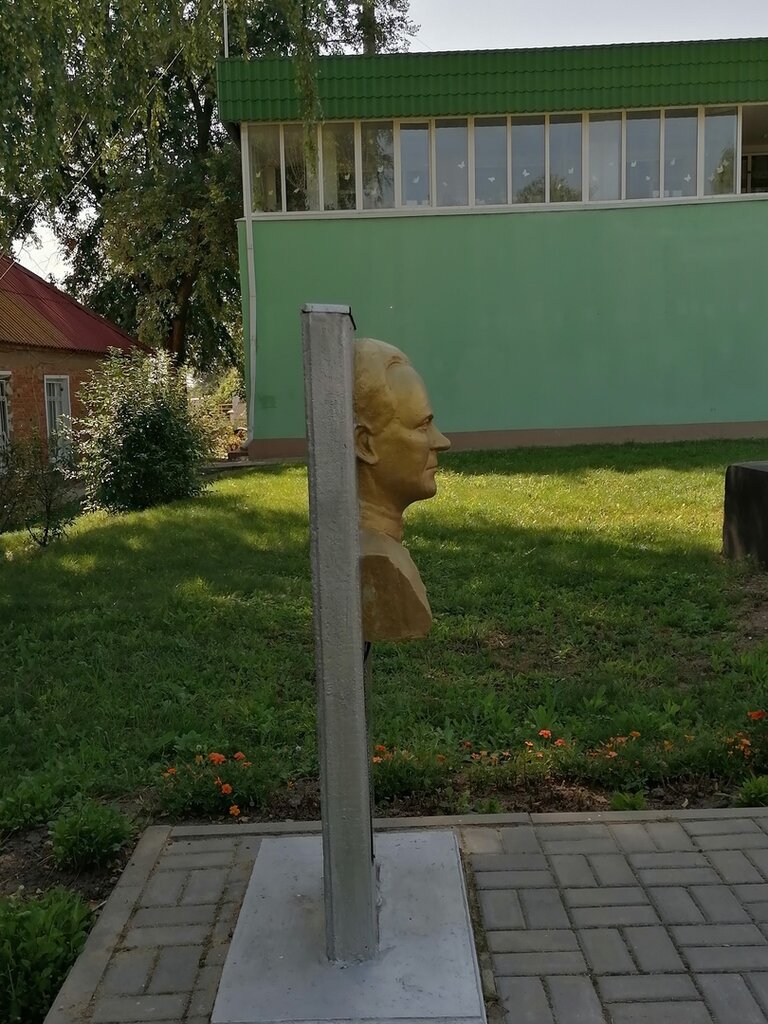 Anıt, heykel Бюст Писклов А.С., Belgorodskaya oblastı, foto