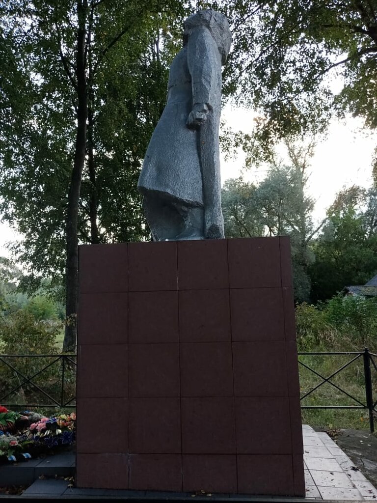 Anıt, heykel Братская могила, Brianskaya oblastı, foto