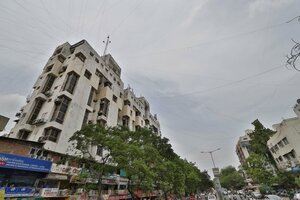 Oyo 42047 Hotel Skyland (State of Gujarat, Ahmedabad, Navrangpura), otel  Ahmadabad'dan