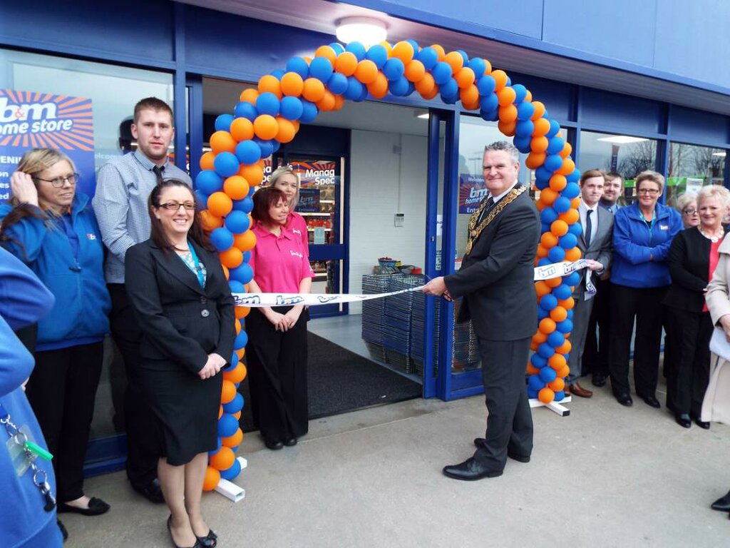 Şans oyunları B&m Home Store with Garden Centre, İngiltere, foto