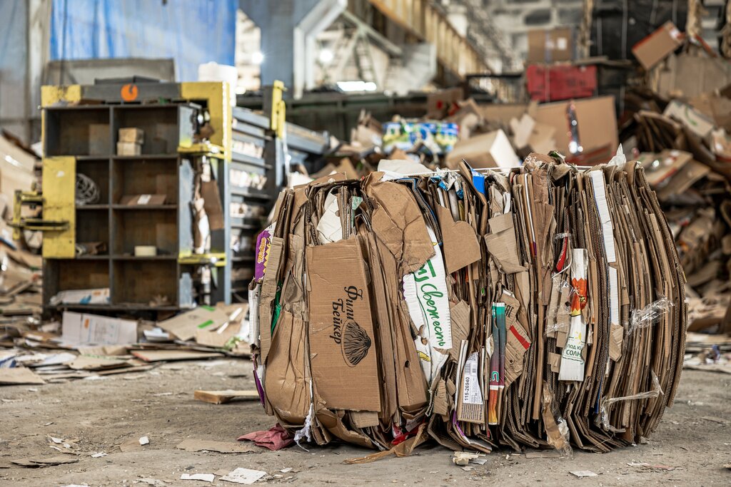 Geri dönüşüm maddeleri Yasen Ubirator, Saint‑Petersburg, foto