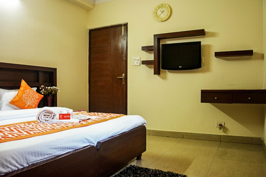 Otel Oyo 637 Hotel D M Palace, Noida, foto