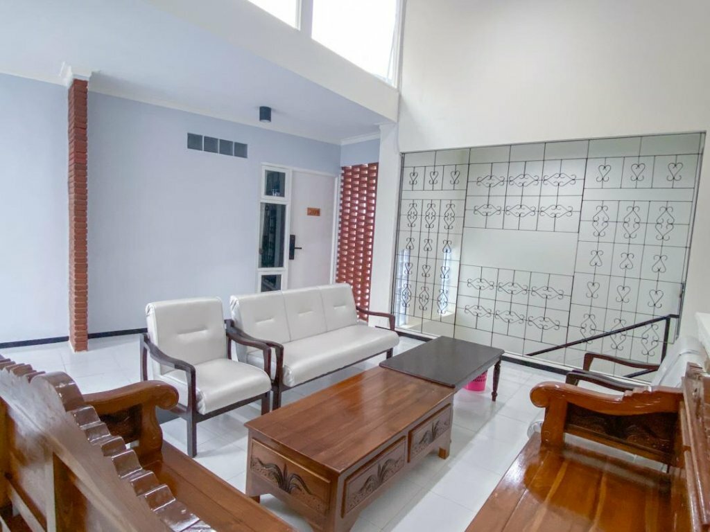 Otel Mitra Guest House Syariah RedPartner, , foto