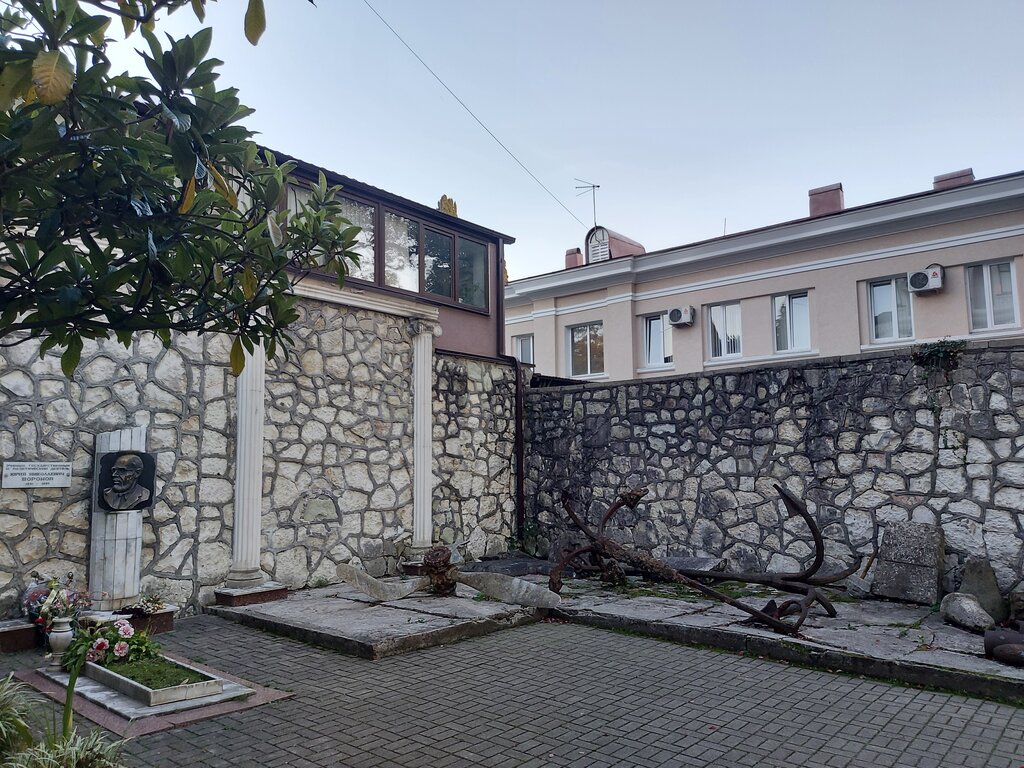 Park, sokak heykeli Памятник Ю.Н. Воронову, Suhum, foto