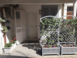 La CasAffittiera Apartments Group (Piazza Cavour No:6, Anzio), otel  Anzio'dan