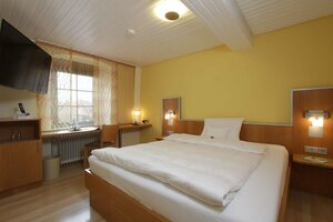 Hotel Restaurant Reichsadler (Baden-Württemberg, Neckar-Odenwald-Kreis, Walldürner Straße, 1), otel  Buchen'dan