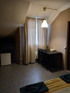 Slavyansky Dvor (ulitsa Dostoyevskogo No:2), otel  Gatchina'dan