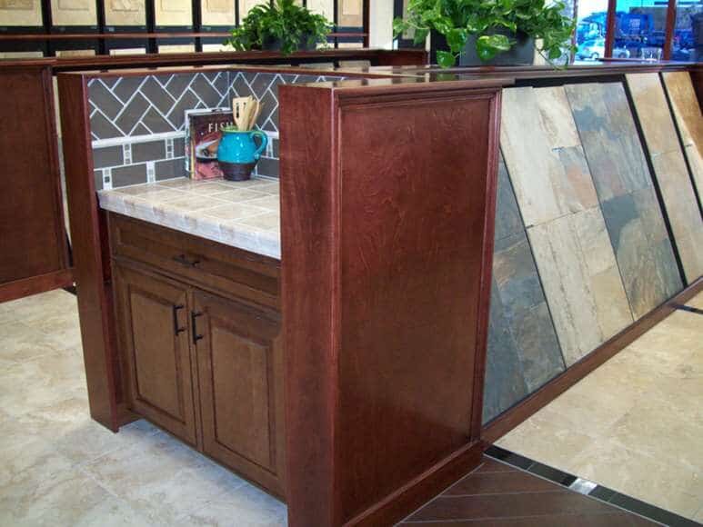 Zemin döşeme üretim ve satış firmaları Arizona Tile, Kaliforniya Eyaleti, foto