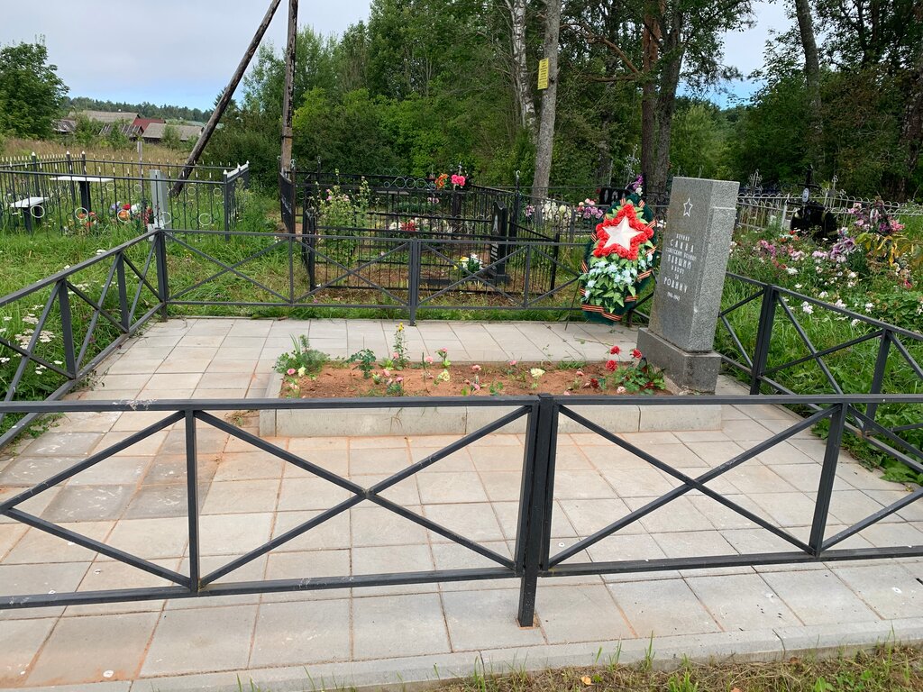 Anıt, heykel Братская могила советских воинов, Saint‑Petersburg ve Leningradskaya oblastı, foto