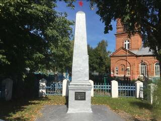 Anıt, heykel Воинское захоронение, Sergaç, foto
