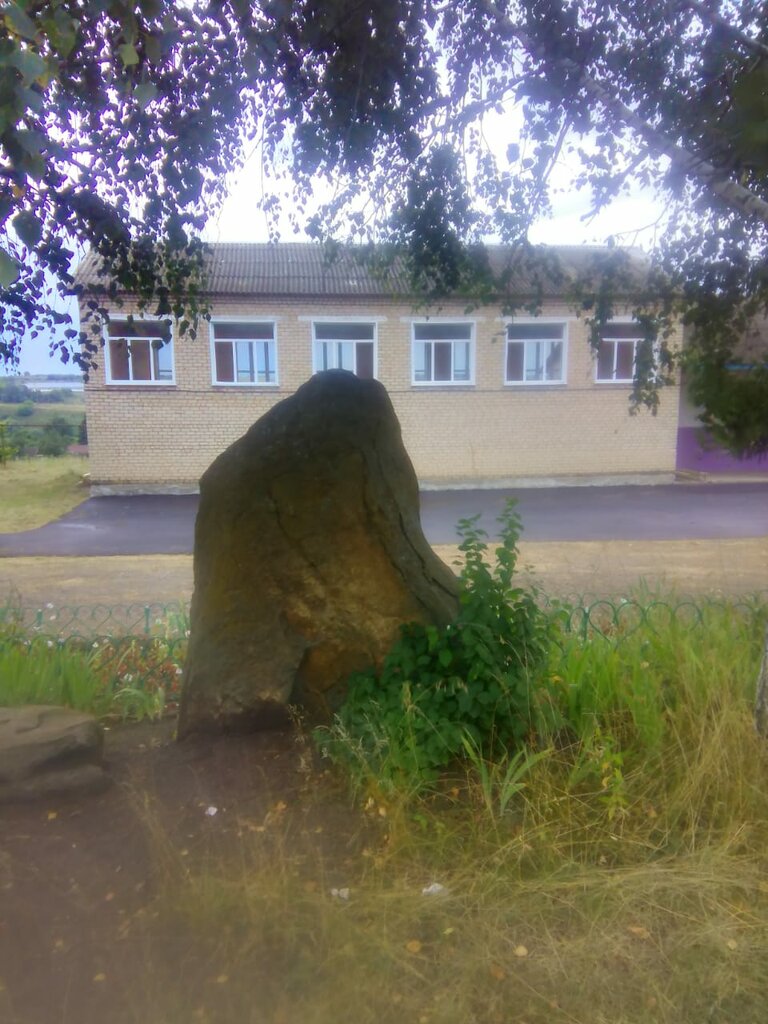 Anıt levhası, anıt taş Герою Советского Союза Виктору Георгиевичу Куликову, Orlovskaya oblastı, foto