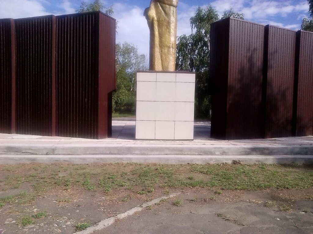 Anıt, heykel Мемориал Славы воинам, погибшим в годы Великой Отечественной войны, Altayski krayı, foto