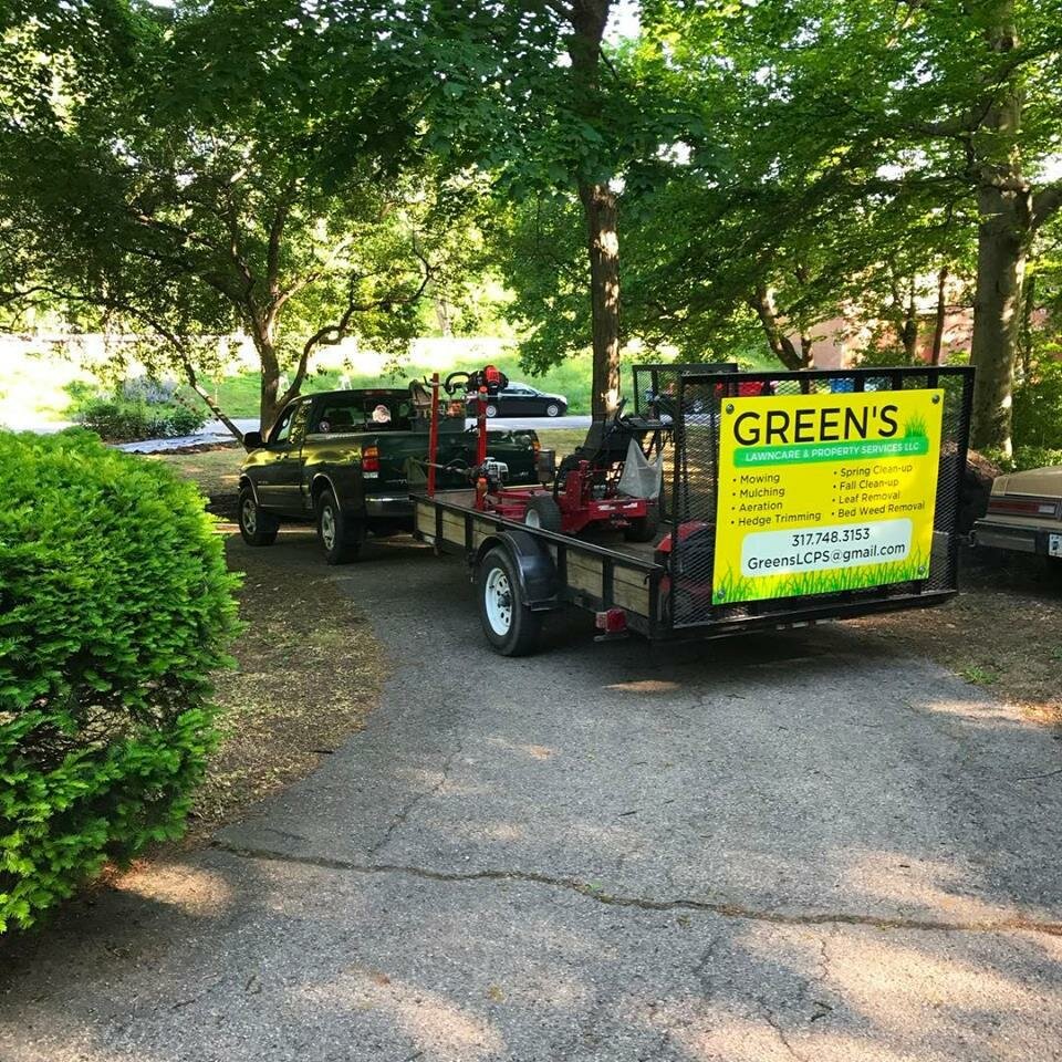 Yapay çam ağaçları ve süsleri Green's Lawncare & Property Services, Fishers, foto