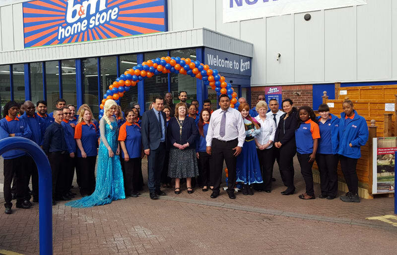 i̇ndirim ve fırsat sistemleri B&m Home Store with Garden Centre, Londra, foto