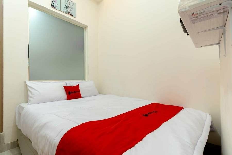 Otel RedDoorz Plus Near Rs Royal Taruma Grogol, Cakarta, foto