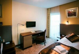 Pensjonat & SPA Raj (Lower Silesian Voivodeship, Wałbrzych, ulica 1 Maja, 22), otel  Rajgrod'dan