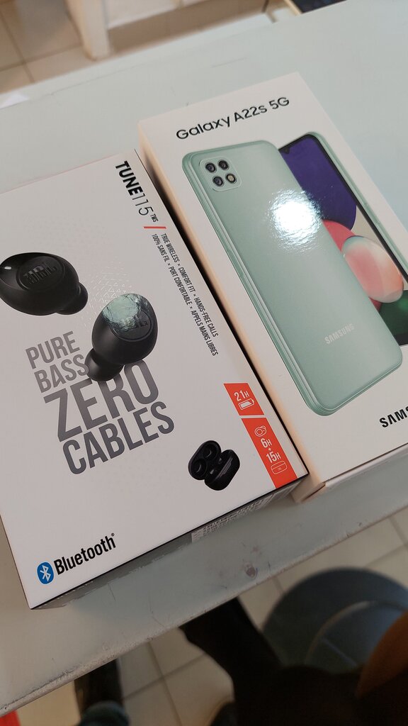 Cep telefonu ve aksesuarları satış mağazaları Svyaznoy, Orenburgskaya oblastı, foto