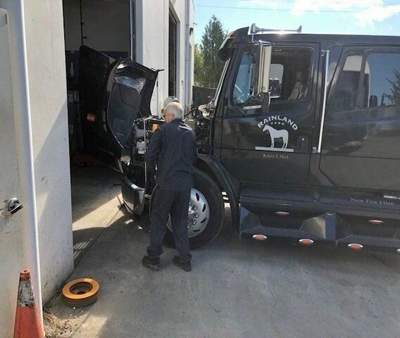 Kamyon ve ağır vasıta satış ve servis firmaları Kenny's Truck Parts & Repair, Washington Eyaleti, foto