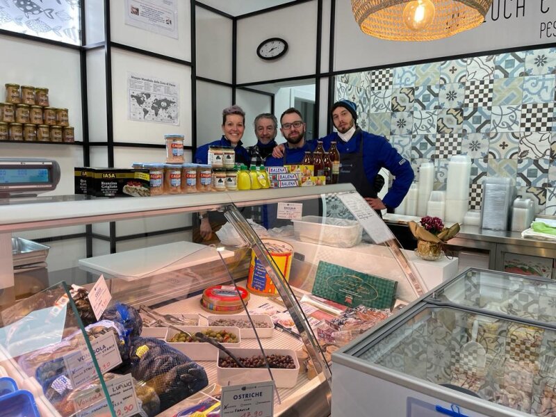 Balık çiftçiliği ve toptancıları Da Luca e Francesco Pescheria, Cuneo, foto