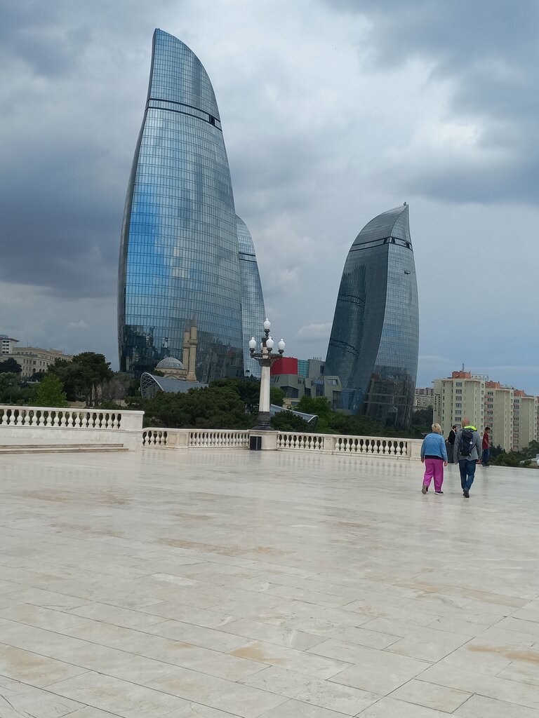 Turistik yerler Şehitler Hiyavanı, Bakü, foto