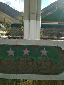 Участникам Великой Отечественной войны (Republic of Daghestan, Charodinskiy rayon, selo Dusrakh), anıt, heykel  Dağıstan'dan