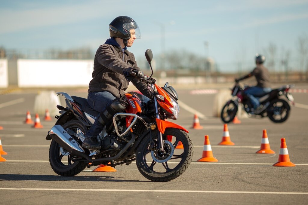 Motosiklet okulu Motorcycle school in Gomel, Gomel, foto