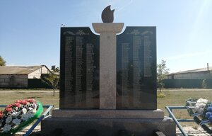 Воинам, павшим в годы Великой Отечественной войны (Volgograd Region, Novonikolayevskiy rayon, posyolok Serp i Molot), anıt, heykel  Volgogradskaya oblastından