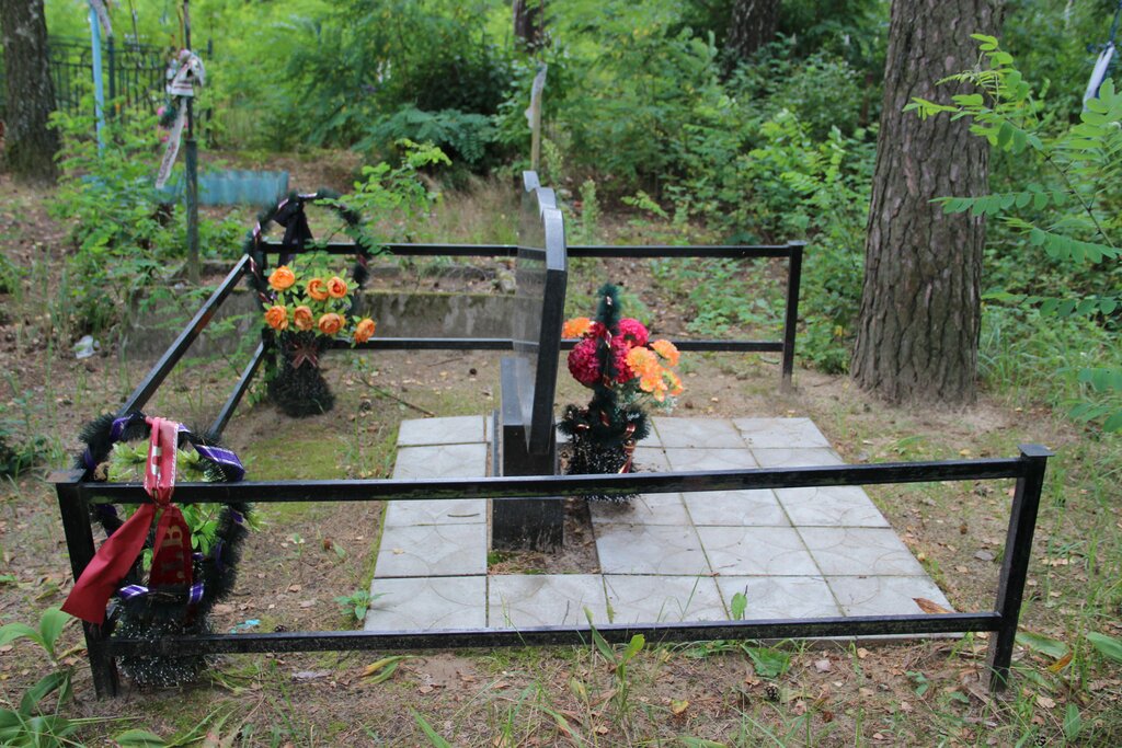 Anıt, heykel Советским воинам, погибшим в боях с немецко-фашистскими захватчиками, Uneça, foto