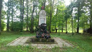 Павшим воинам Великой Отечественной войны 1941-1945 гг. (Yaroslavl Region, Pereslavl-Zalesskiy munitsipalny okrug, derevnya Skomorokhovo, Krestyanskaya ulitsa), anıt, heykel  Yaroslavskaya oblastından