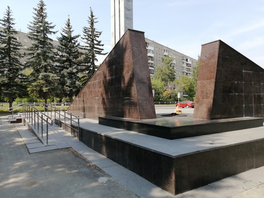 Anıt, heykel Вечный огонь, Novouralsk, foto