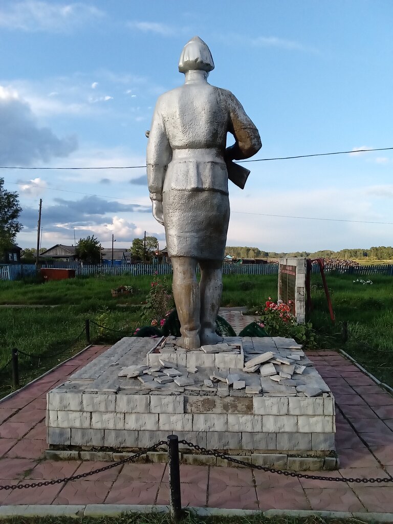 Anıt, heykel Женщина-воин, Novosibirskaya oblastı, foto