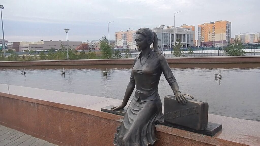 Park, sokak heykeli Djýlııa músіnі, Oral (Uralsk), foto