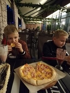 Em Sam (ulitsa Goroshnikova No:64, Nizhniy Tagil), kafe  Nijni Tagil'den