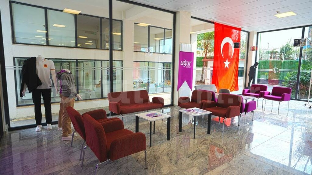 Özel okul Uğur Okulları Topkapı Kampüsü, İstanbul, foto