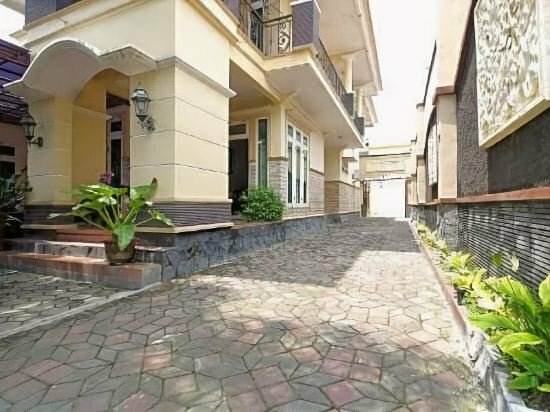 Otel RedDoorz Plus near Stie Ykpn, Dünya, foto