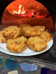 Pizzeca e Fuja (Campania, Naples, Via Napoli, 9), pizzacılar  Napoli'den