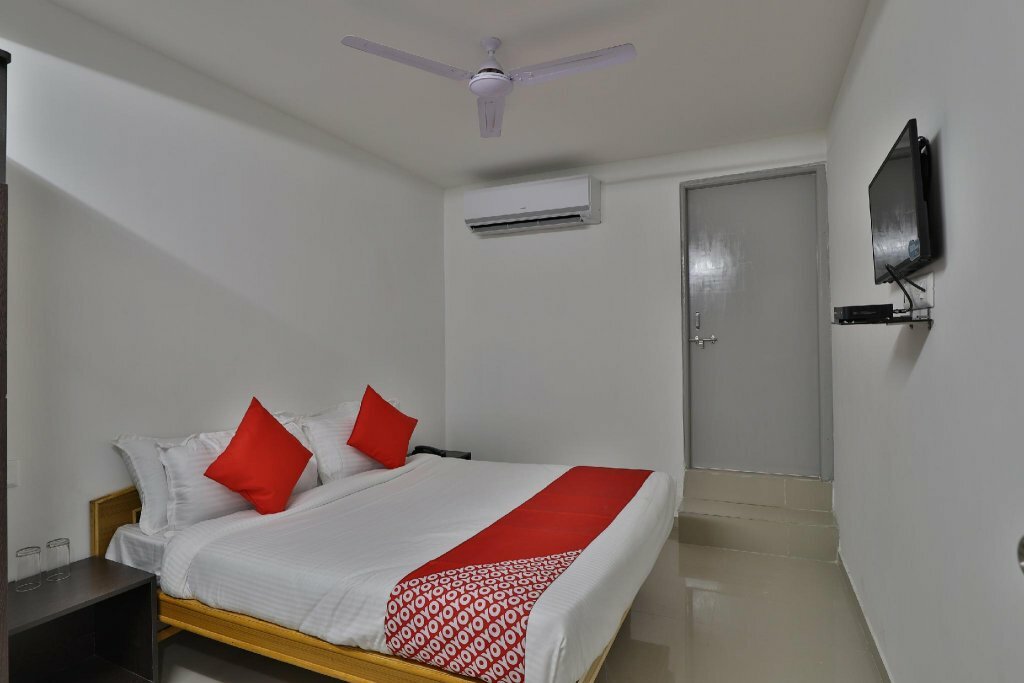 Otel Oyo Flagship 77323 Hotel Himalaya Inn, Ahmadabad, foto