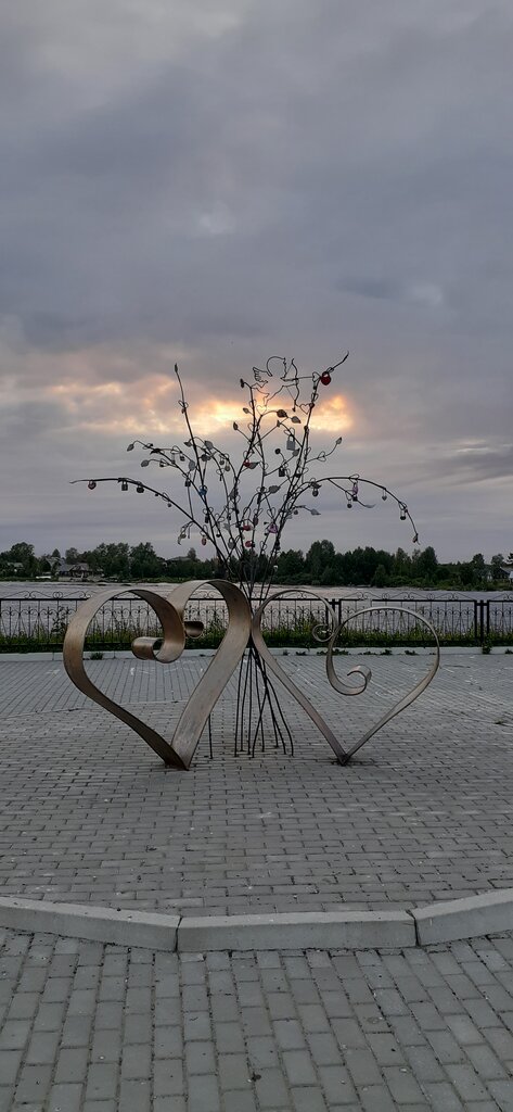 Park, sokak heykeli Сердца, Belomorsk, foto